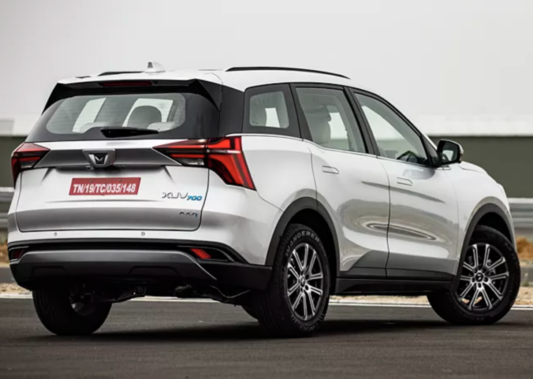 Mahindra XUV 700 AX7 Fully Loaded वेरिएंट, सिर्फ 19.49 लाख में मिल रहा ...