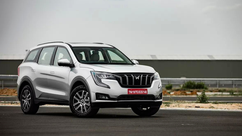 Mahindra XUV 700 AX7 Fully Loaded वेरिएंट, सिर्फ 19.49 लाख में मिल रहा ...